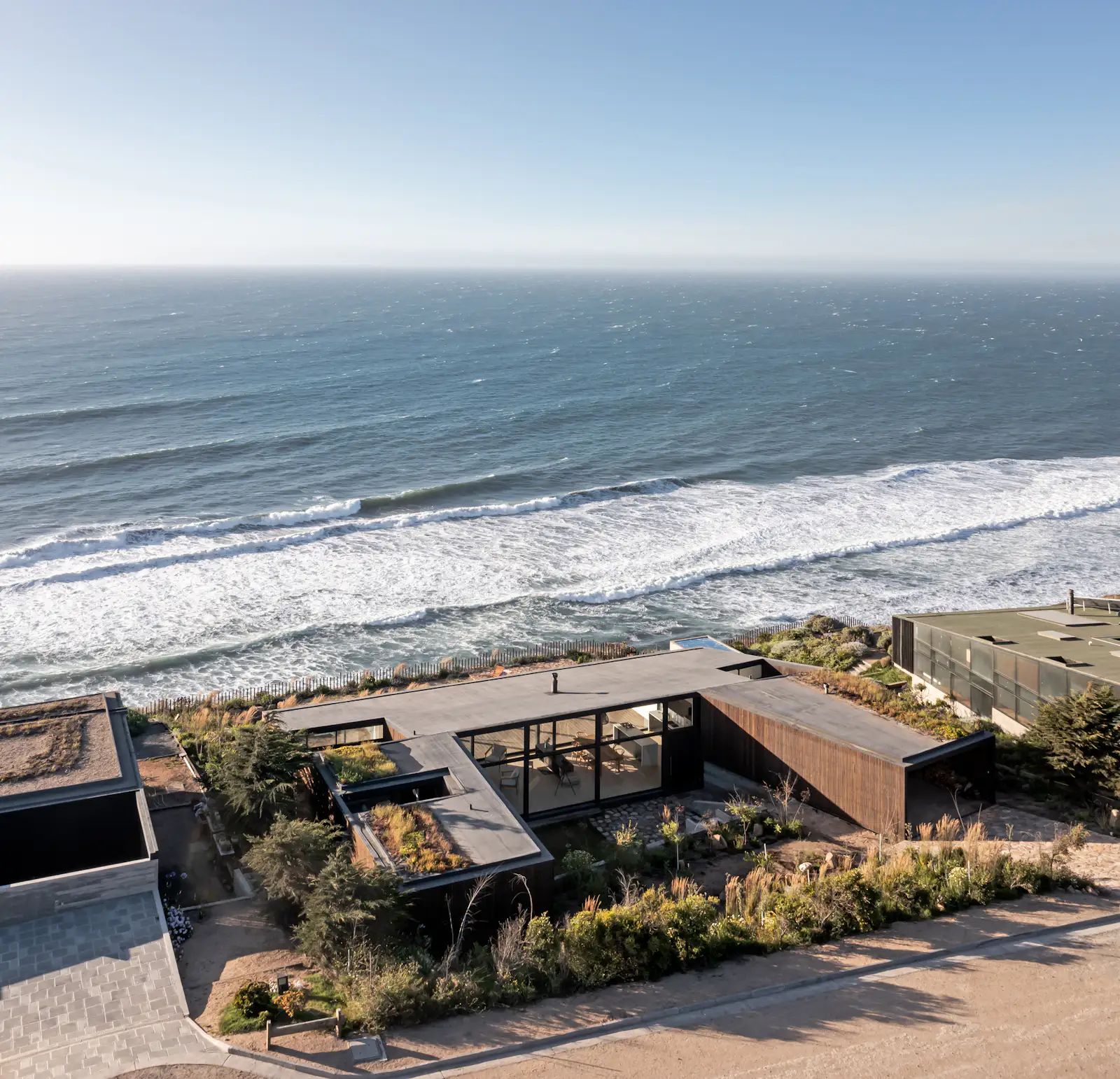 Photo 2 of 11 in This Cliffside Home in Chile Captures Ocean Views ...