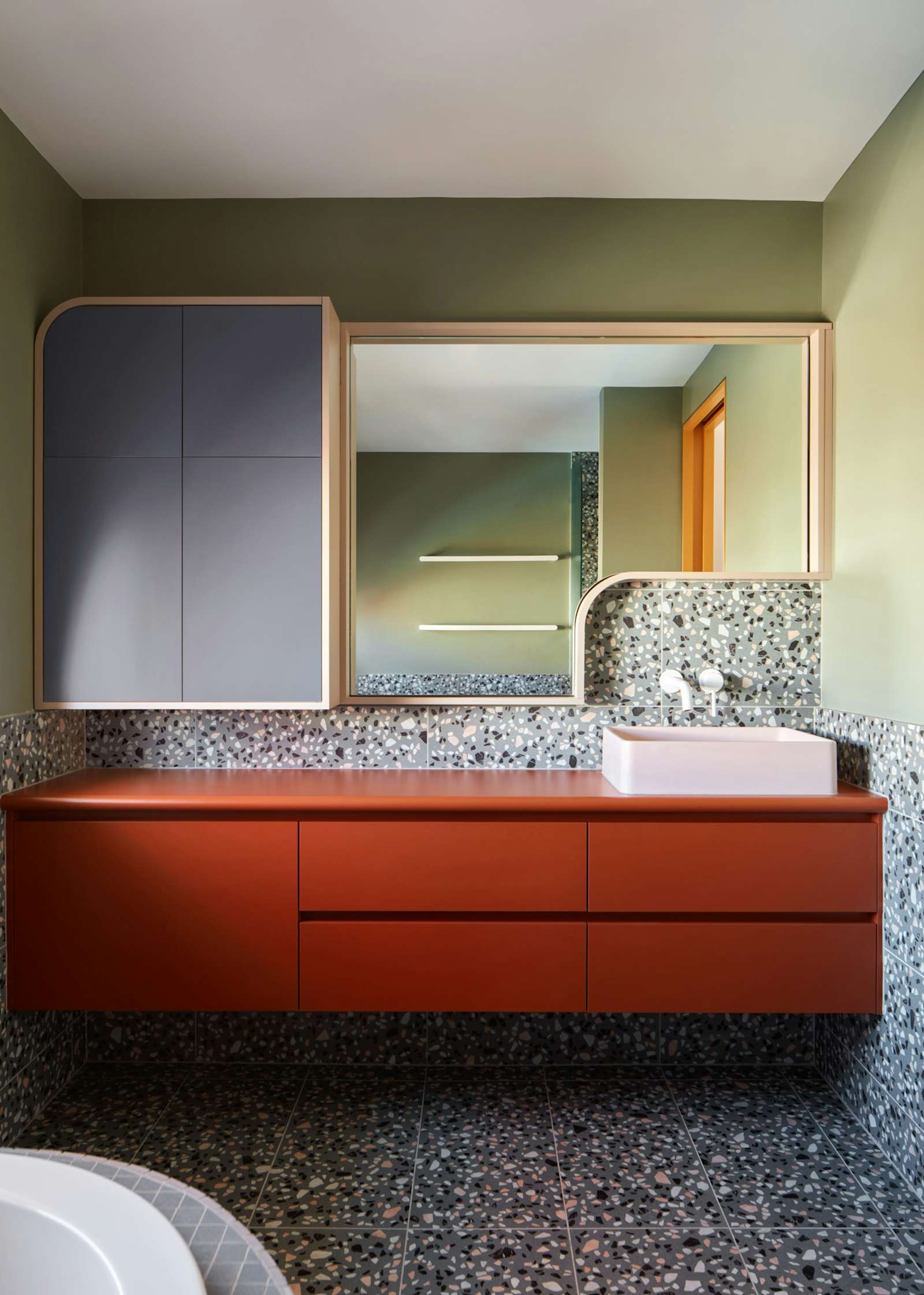 Photo 13 of 17 in Metal Screens Form a “Skin” Around This Revived ’80s ...