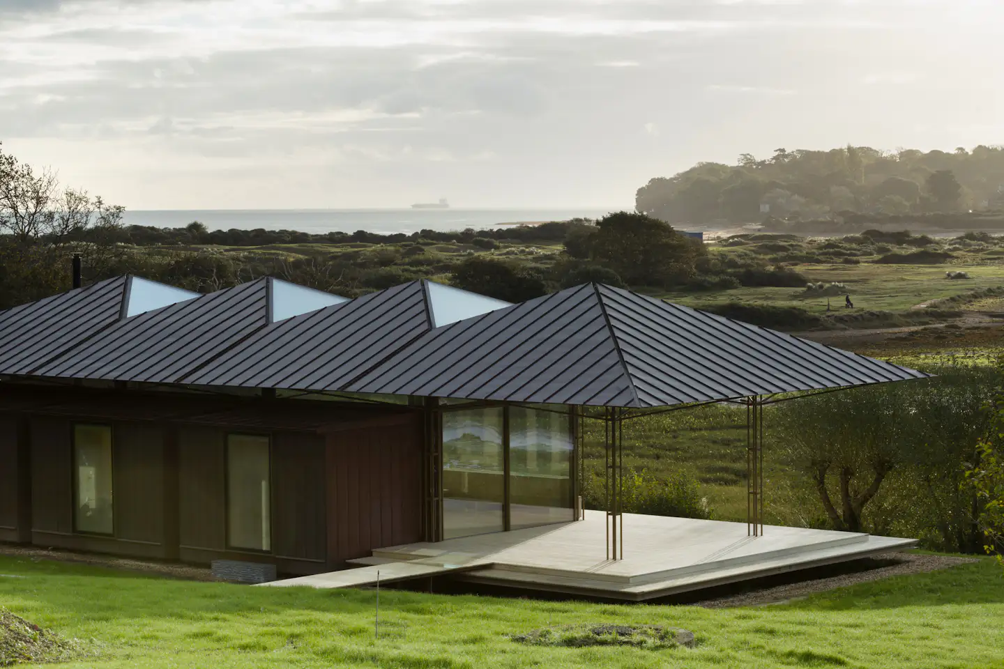 A Skeletal Roof Gives “Good Bones” a Whole New Meaning at This Country ...