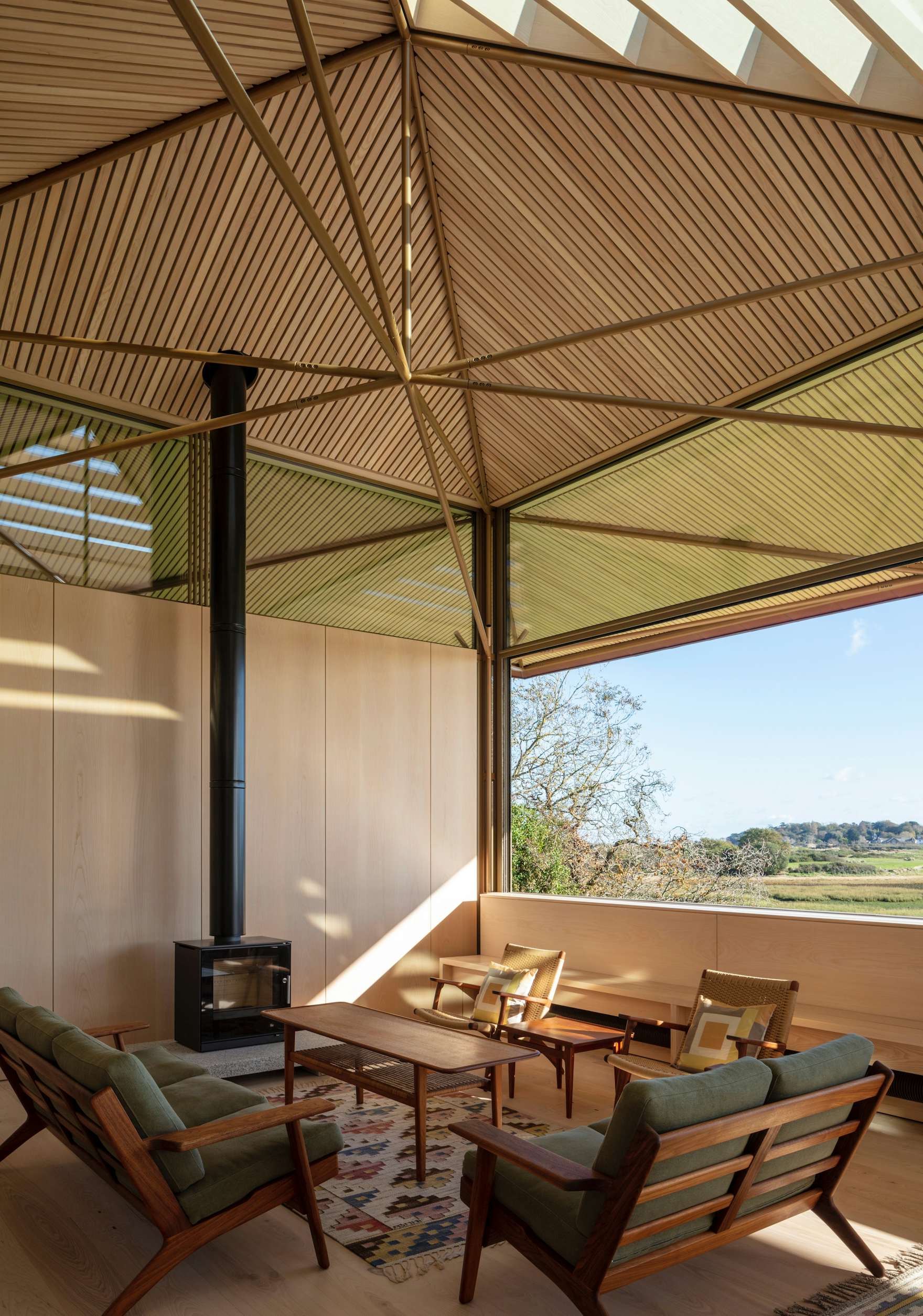 Photo 16 of 20 in A Skeletal Roof Gives “Good Bones” a Whole New ...