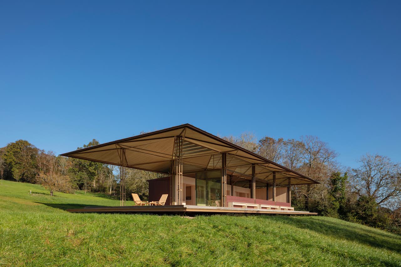 A Skeletal Roof Gives “Good Bones” a Whole New Meaning at This Country ...