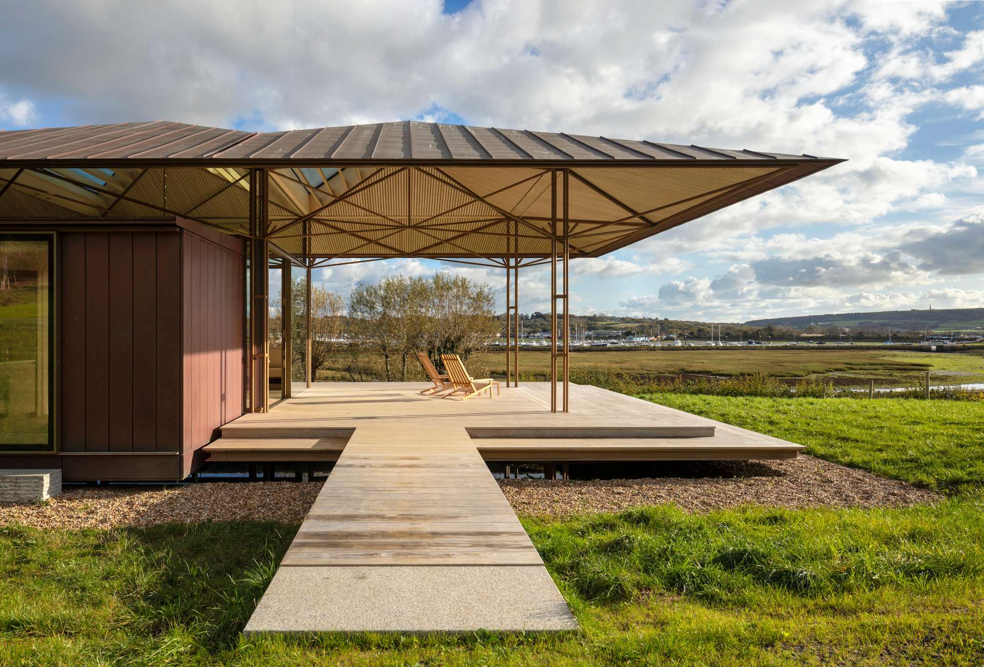 A Skeletal Roof Gives “Good Bones” a Whole New Meaning at This Country ...