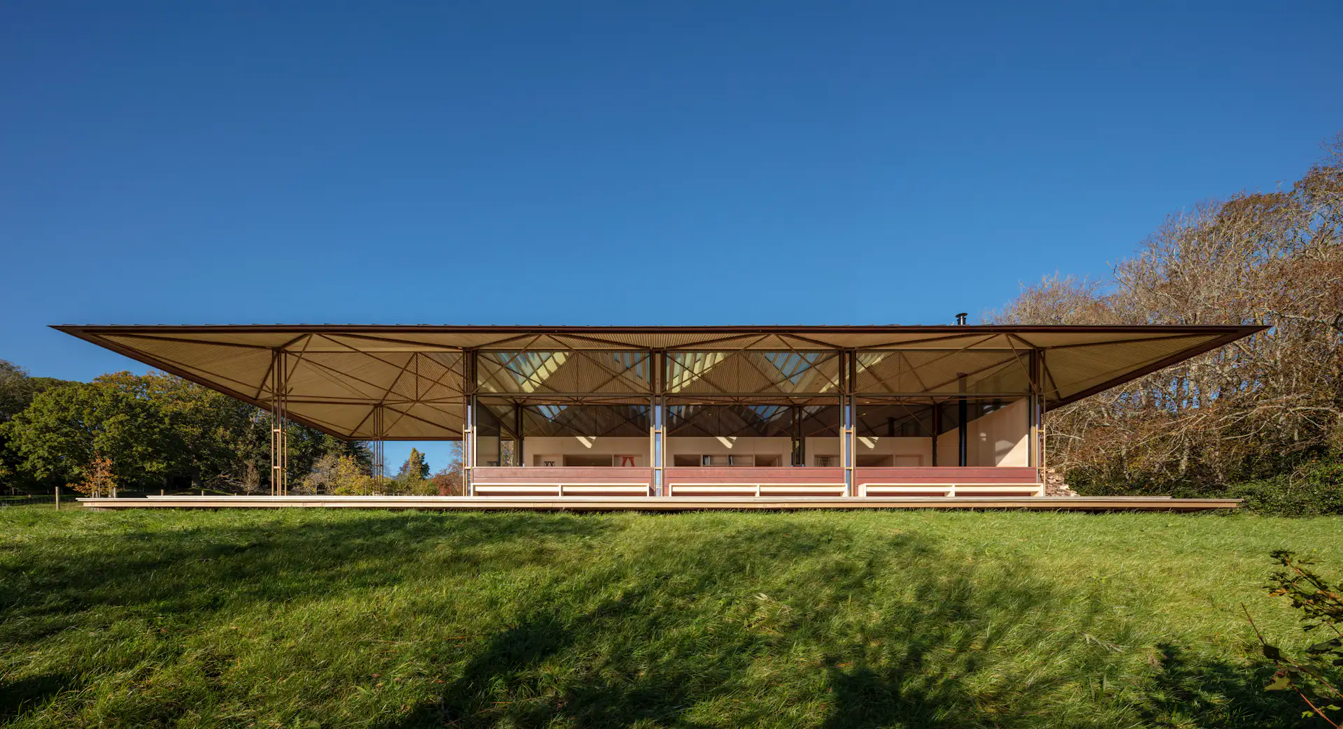Photo 3 of 20 in A Skeletal Roof Gives “Good Bones” a Whole New Meaning ...