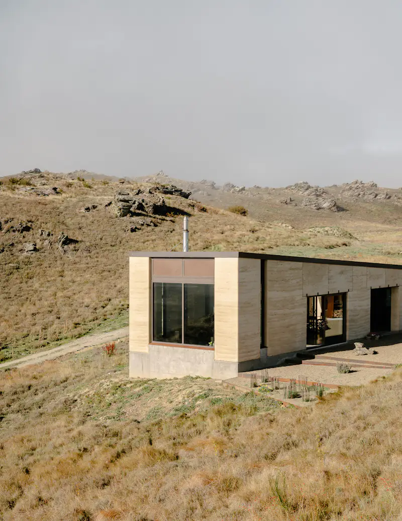 Photo 4 of 31 in This Rammed Earth Home in Remote New Zealand Has Some ...