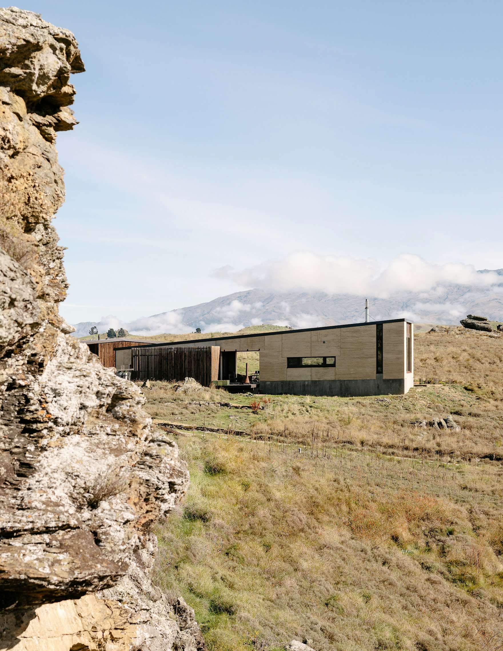 This Rammed Earth Home in Remote New Zealand Has Some Sizzling ...