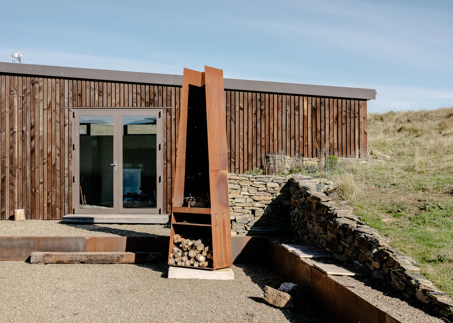 Photo 10 of 13 in An Incredible Cedar-Clad House Captures Views of the ...