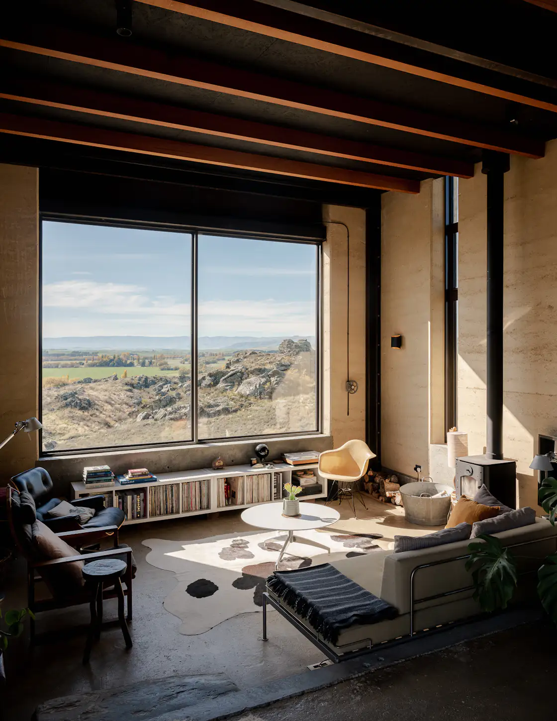 Photo 28 of 31 in This Rammed Earth Home in Remote New Zealand Has Some ...