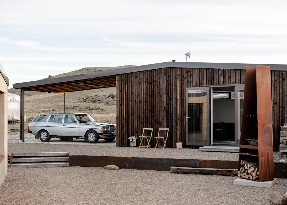 This Rammed Earth Home in Remote New Zealand Has Some Sizzling ...