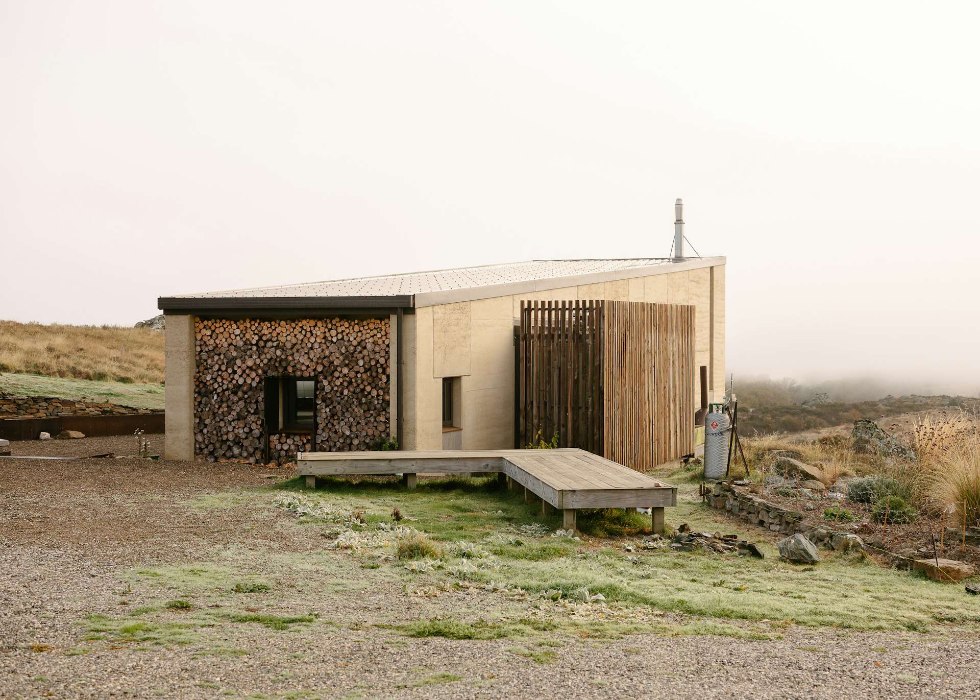 This Rammed Earth Home in Remote New Zealand Has Some Sizzling ...