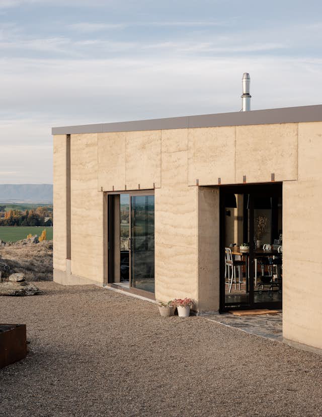 Photo 14 of 31 in This Rammed Earth Home in Remote New Zealand Has Some ...
