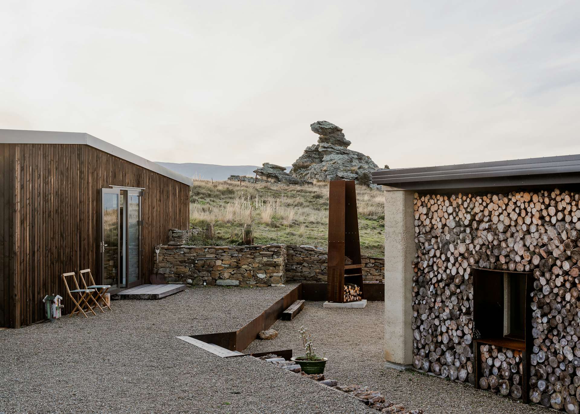 This Rammed Earth Home in Remote New Zealand Has Some Sizzling ...