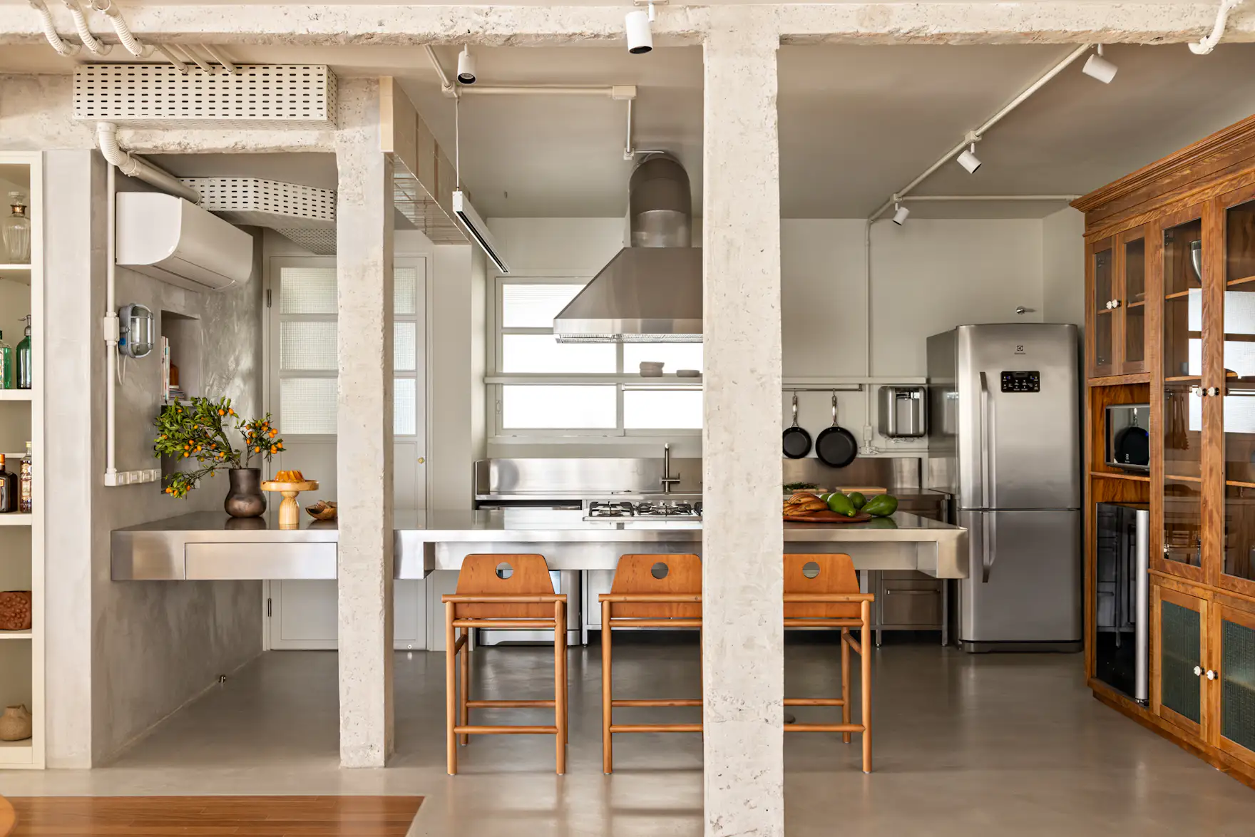 Photo 16 of 22 in Creamy Tile Polishes Up a Brazil Apartment’s Rough ...