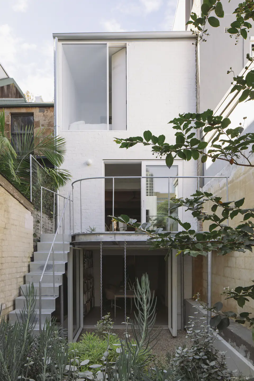 This Narrow Lot in Australia Holds Two Homes—But One’s Stone, and the ...