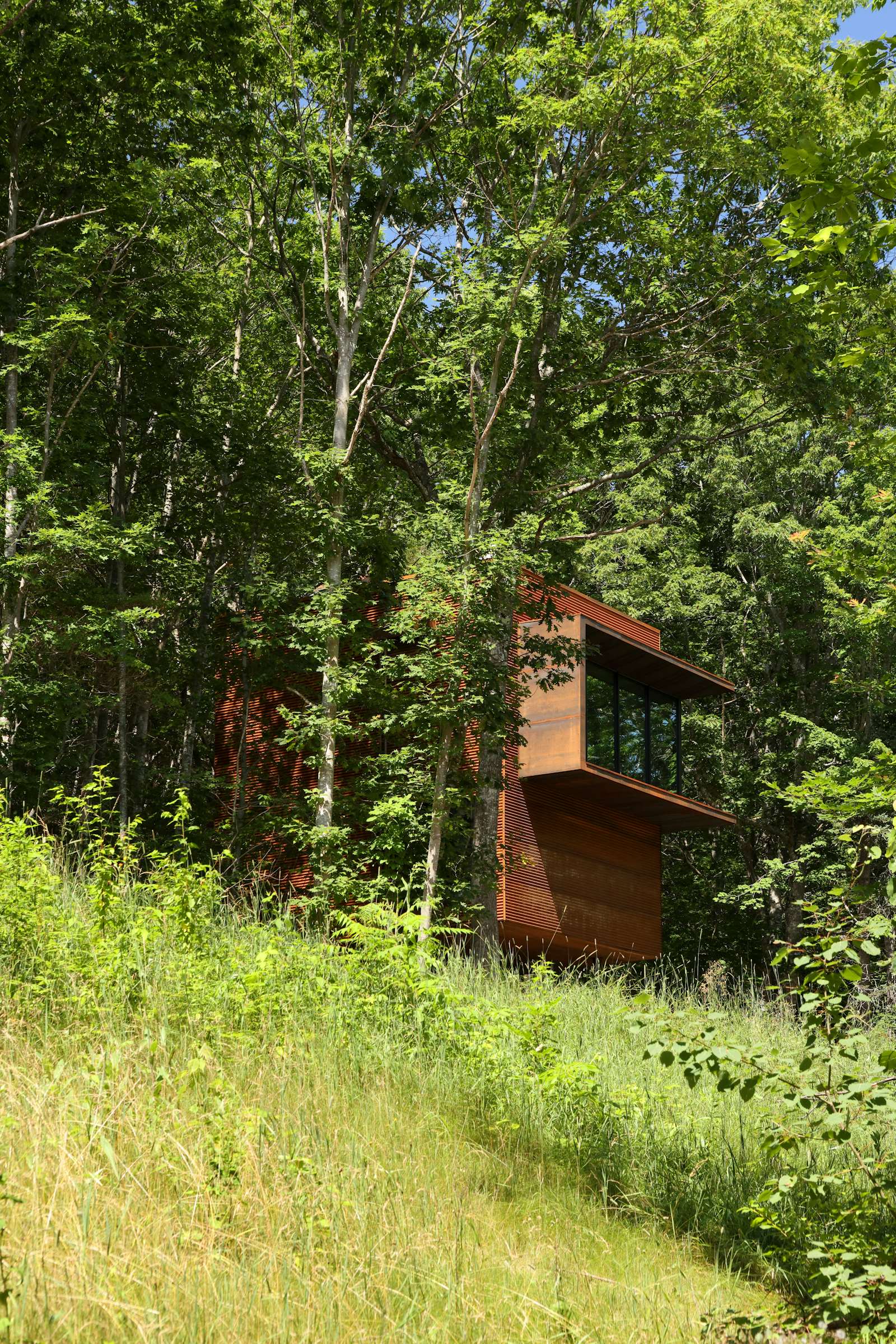 Photo 3 of 16 in This Steel-Wrapped Canadian Cabin Is Nimbly Perched ...