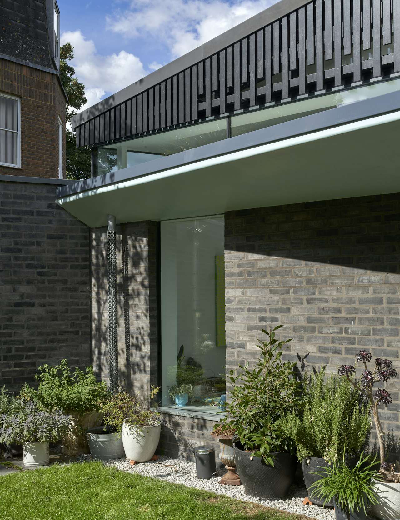 Photo 21 of 22 in An Angular Brick and Steel Home in London Stands Out ...
