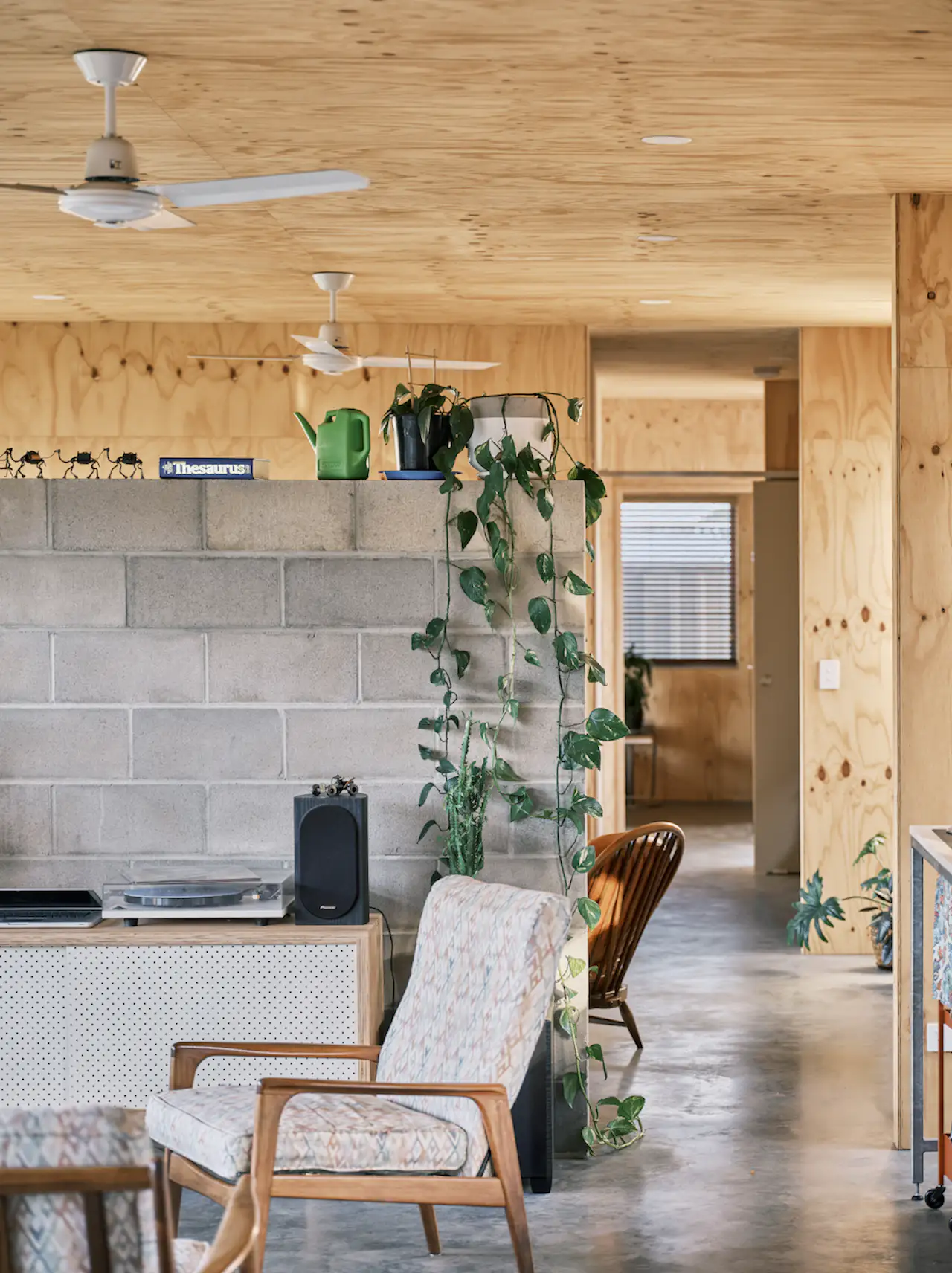 Photo 13 of 20 in This Suburban Australian Home Isn’t Afraid of a ...