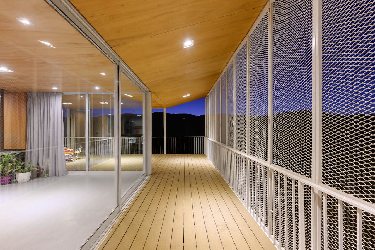 Photo 12 of 15 in Moveable Screens Let the Owners of This Prefab Home ...