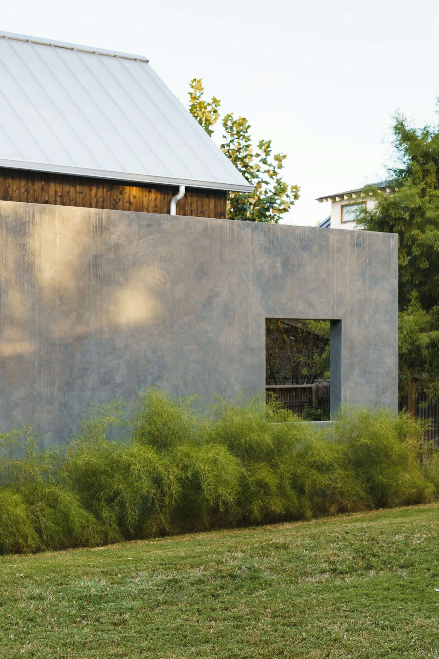 Photo 7 of 15 in This Backyard House in Austin Maxes Out the City’s ADU ...