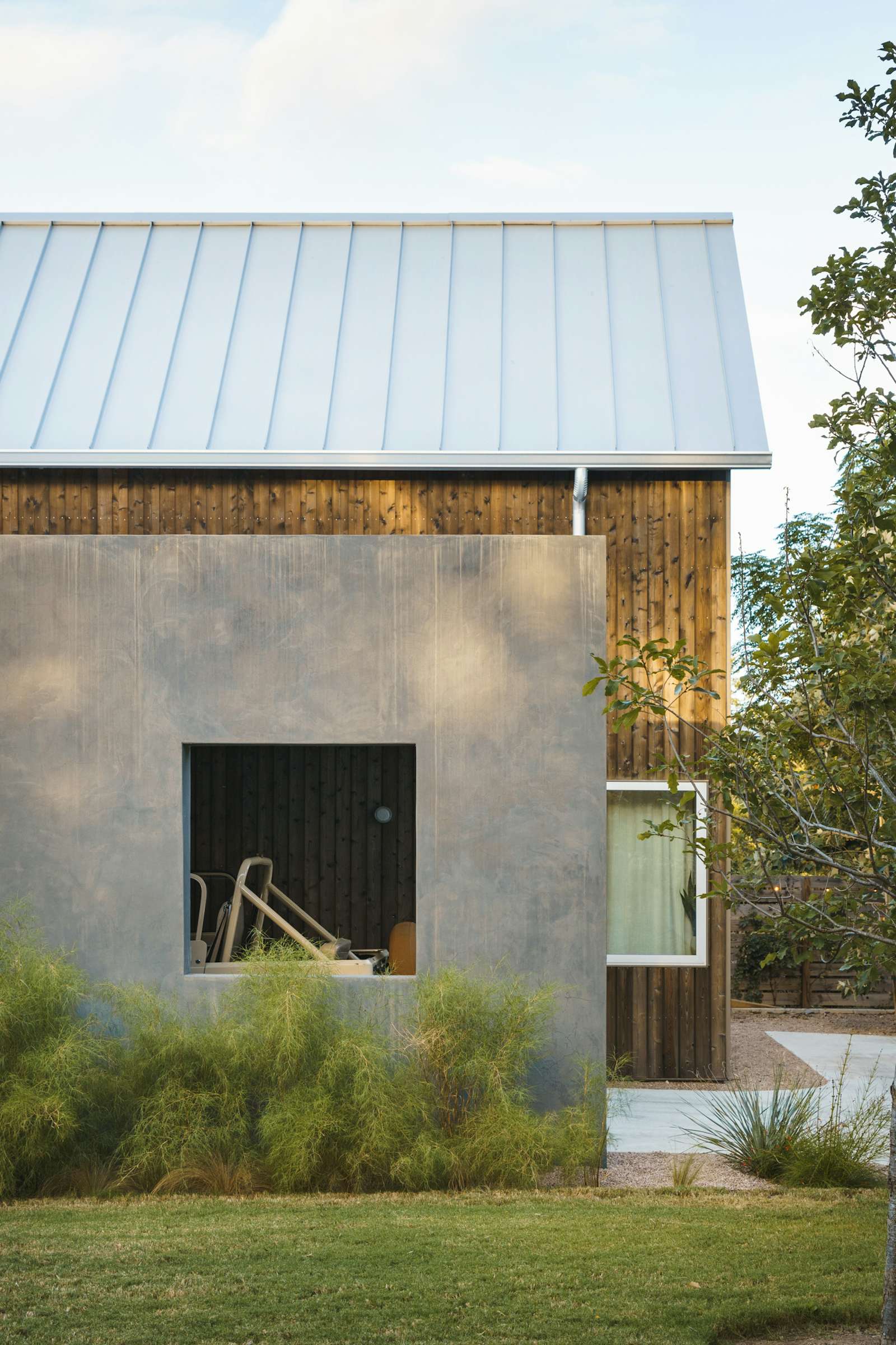 Photo 5 of 15 in This Backyard House in Austin Maxes Out the City’s ADU ...