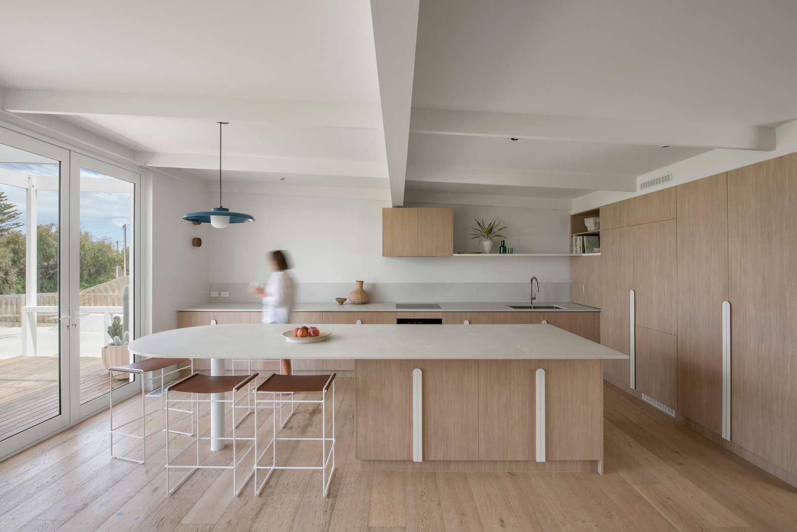 Photo 10 of 23 in This Elevated Australian Beach Shack Has a Vaporwave ...