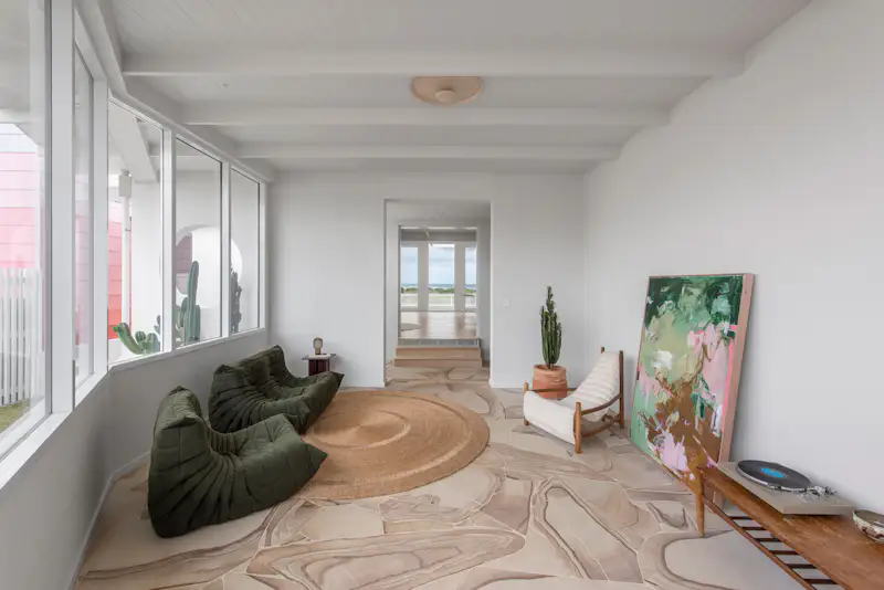 Photo 9 of 23 in This Elevated Australian Beach Shack Has a Vaporwave ...