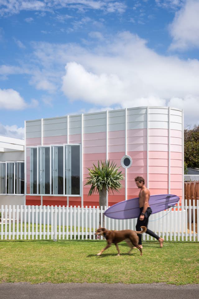 Photo 2 of 23 in This Elevated Australian Beach Shack Has a Vaporwave ...