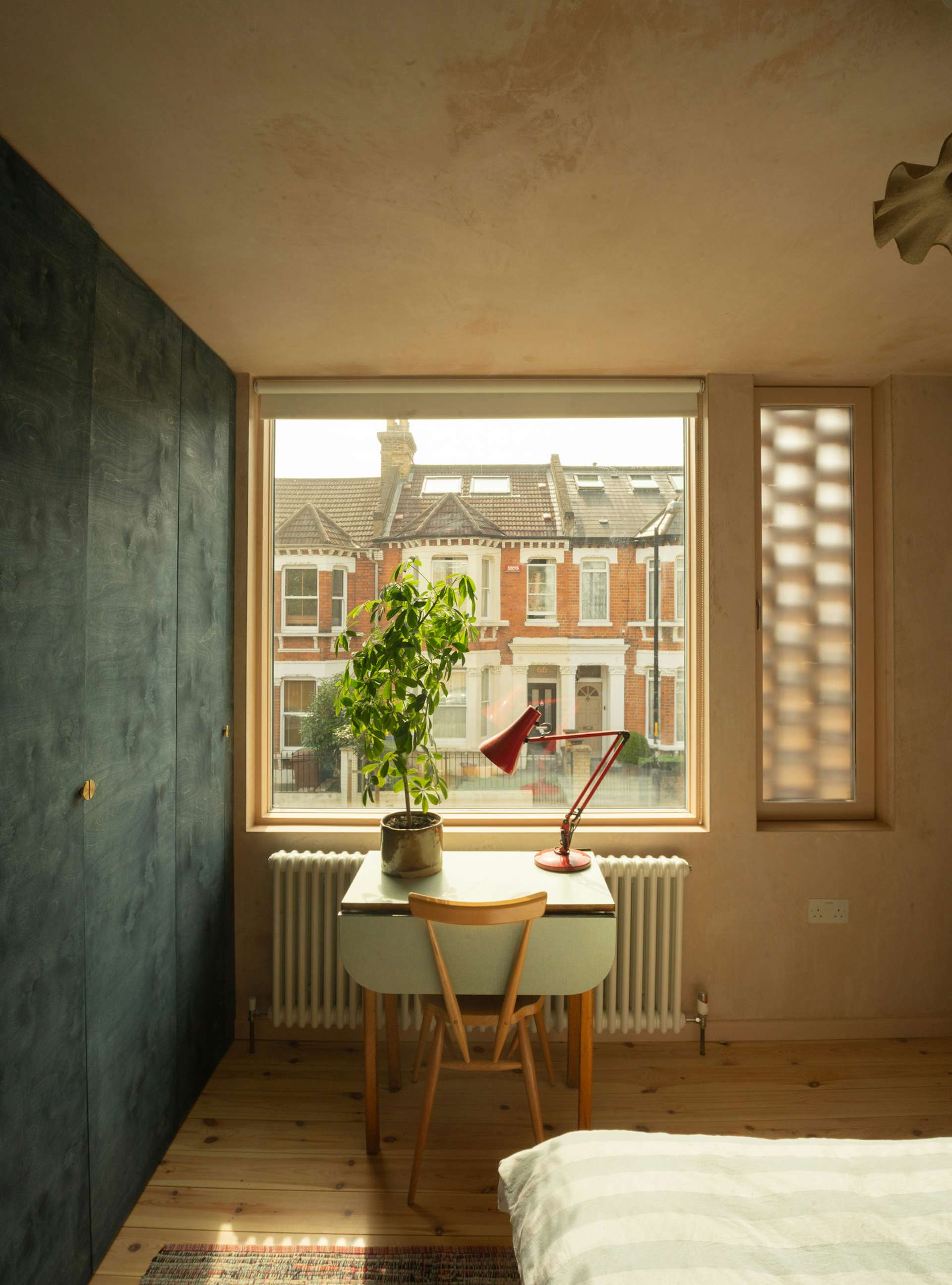 Photo 11 of 22 in Peckham House in London Stands Out Thanks to Hit-and ...