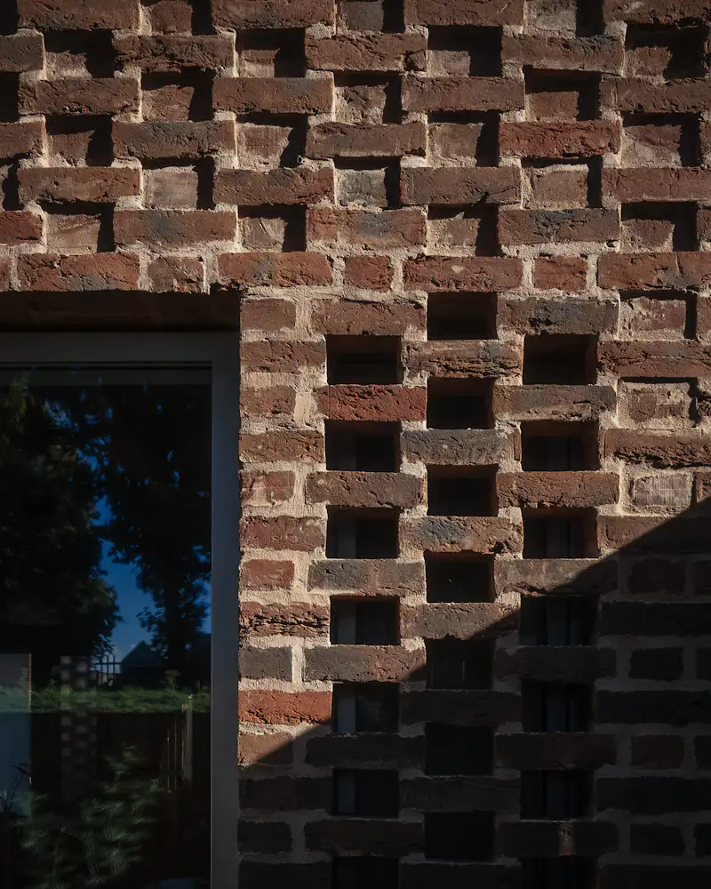 Photo 4 of 22 in Peckham House in London Stands Out Thanks to Hit-and ...