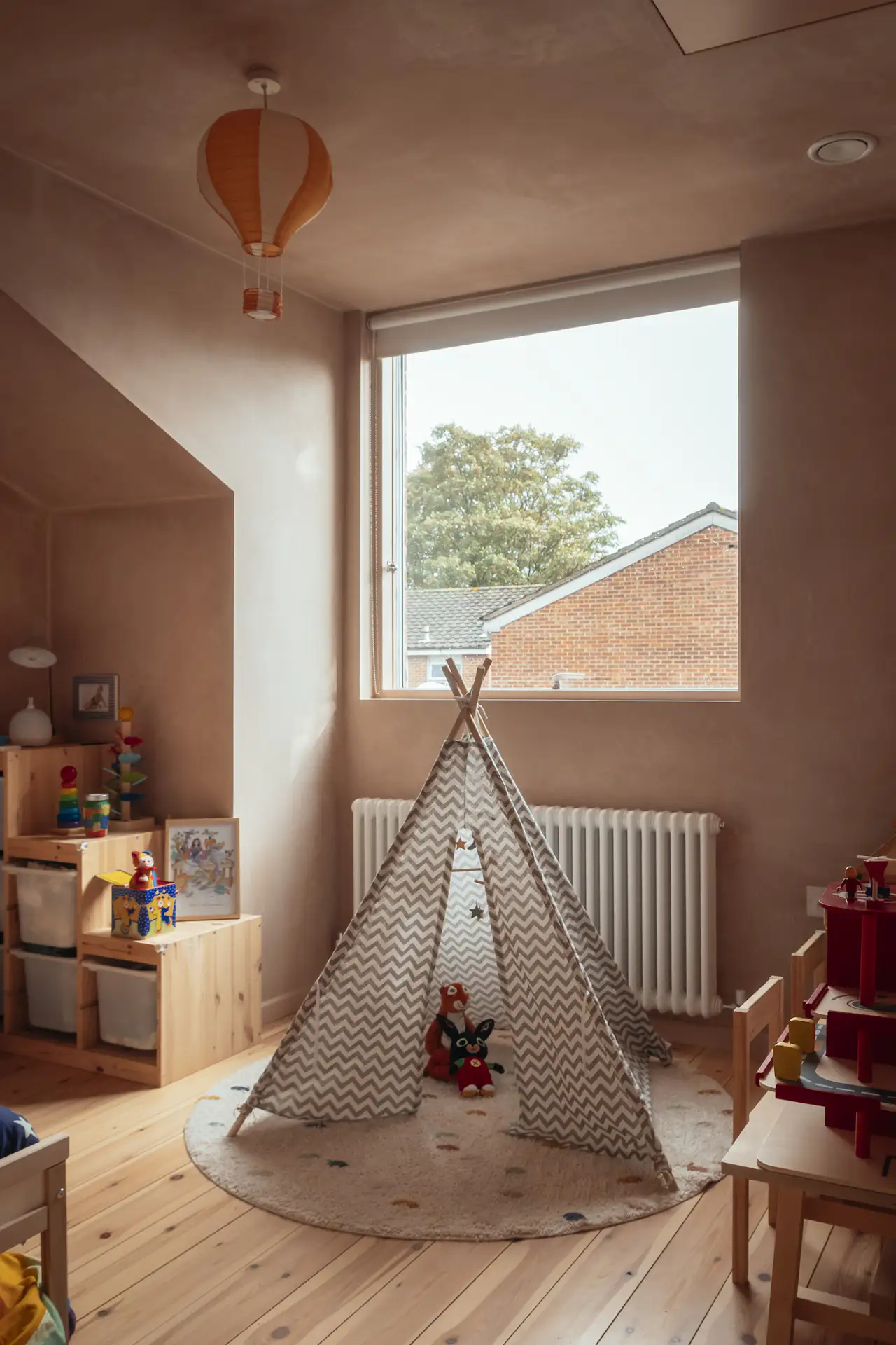 Photo 16 of 22 in Peckham House in London Stands Out Thanks to Hit-and ...