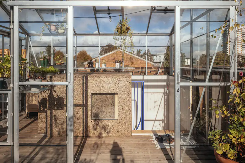 Photo 17 of 22 in Peckham House in London Stands Out Thanks to Hit-and ...