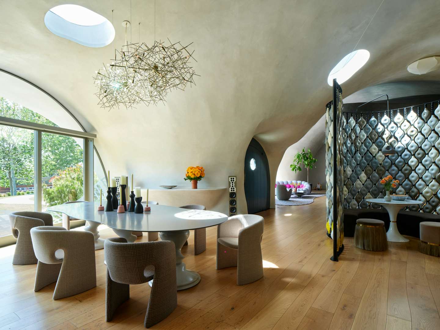 Photo 11 of 15 in The Secret Behind This Malibu Home’s Hard Concrete Shell? Air. - Dwell