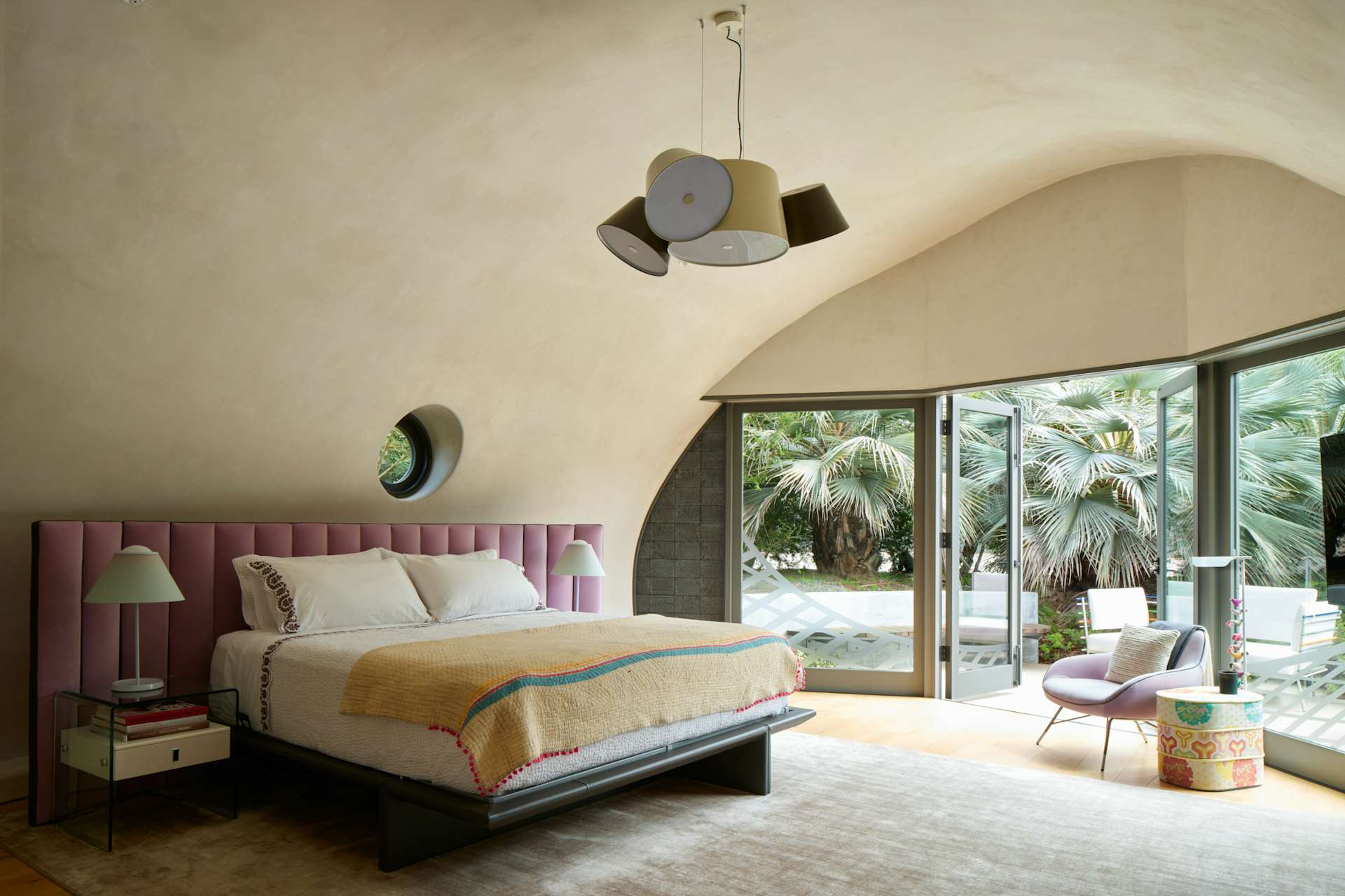 Photo 11 of 15 in The Secret Behind This Malibu Home’s Hard Concrete Shell? Air. - Dwell