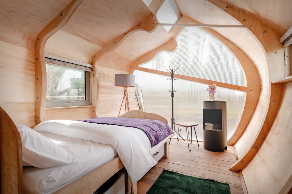 Photo 10 of 10 in This Cocoon-Like Cabin in England Has a Prefab Shell ...