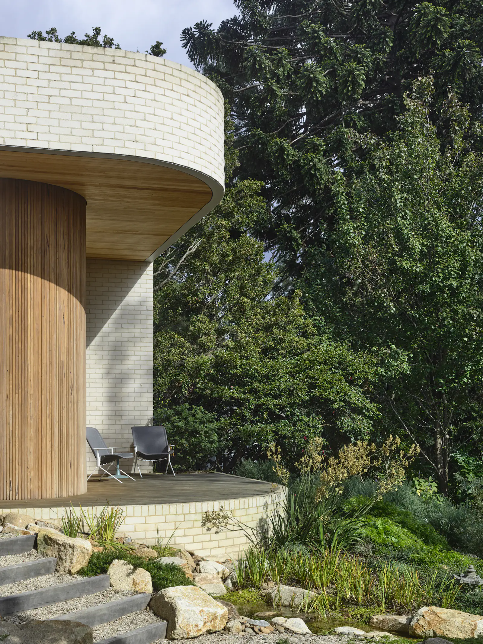 Photo 3 of 17 in A Curving Addition Takes a Family’s Melbourne Home in ...