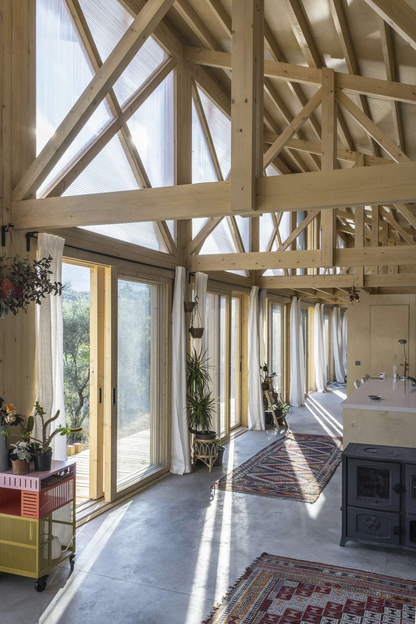 Photo 9 of 15 in Glass or Stone? This Mediterranean Home Splits the ...