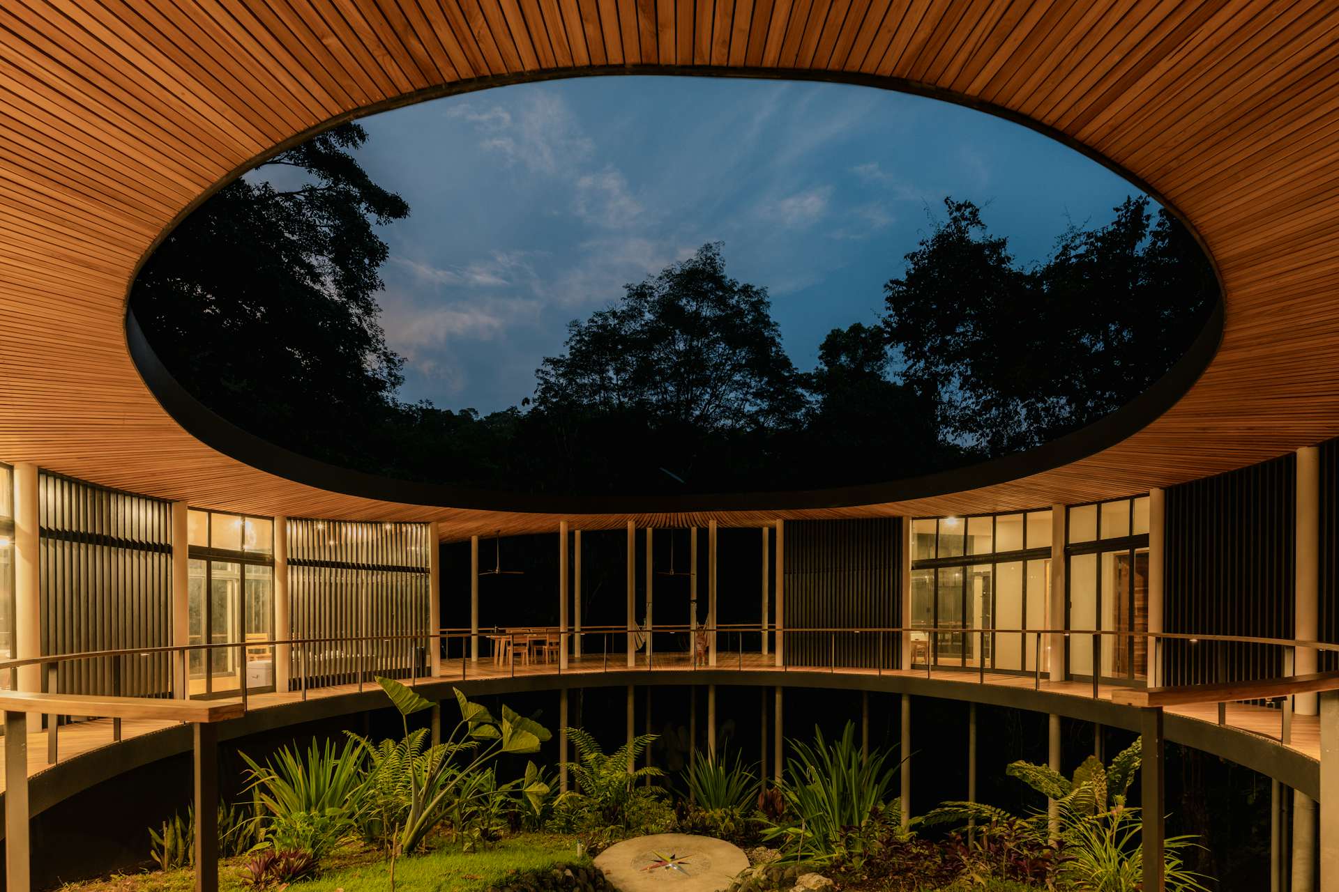 Photo 9 of 16 in Macaws and Howler Monkeys Are the Neighbors at This ...