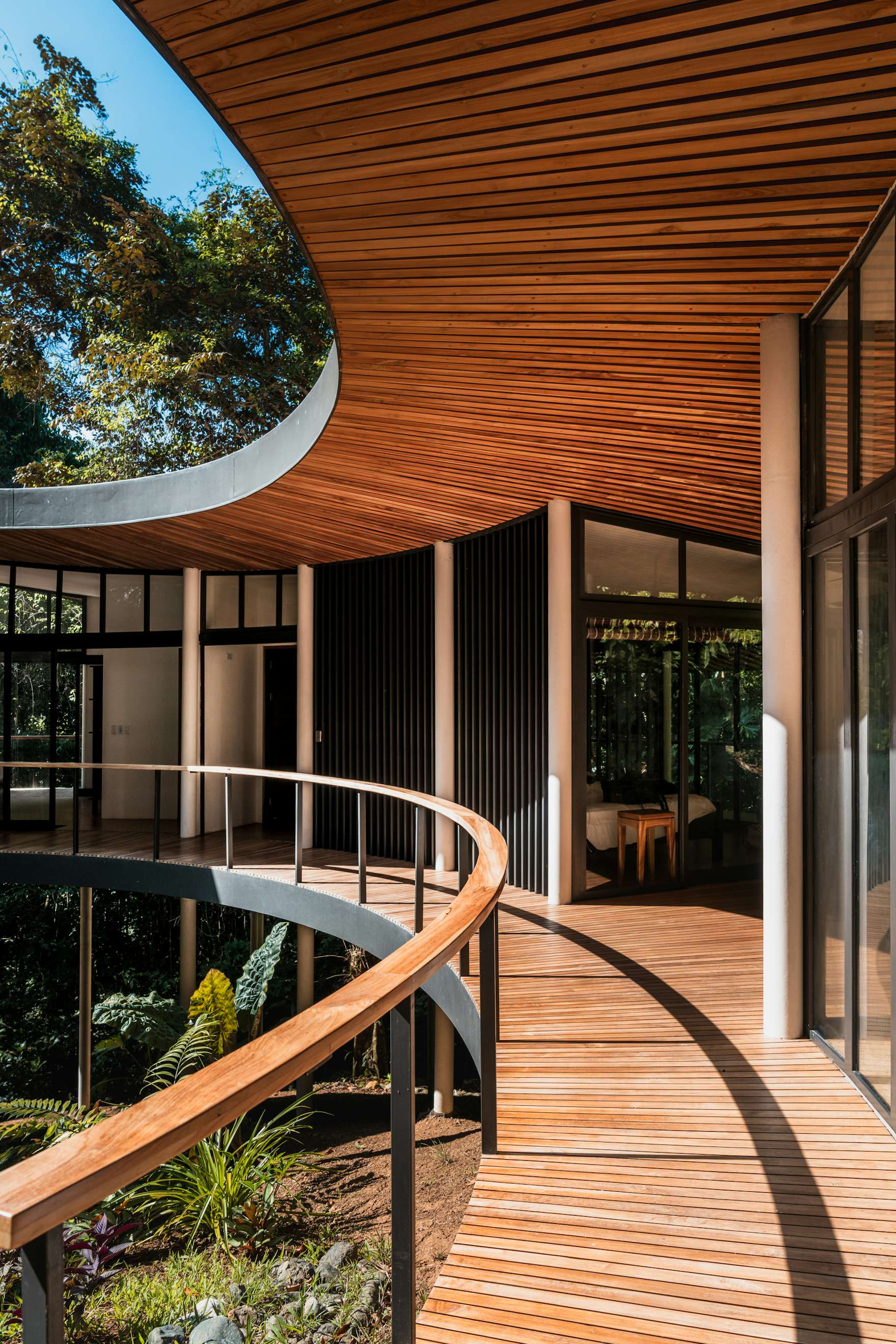 Photo 12 of 16 in Macaws and Howler Monkeys Are the Neighbors at This ...