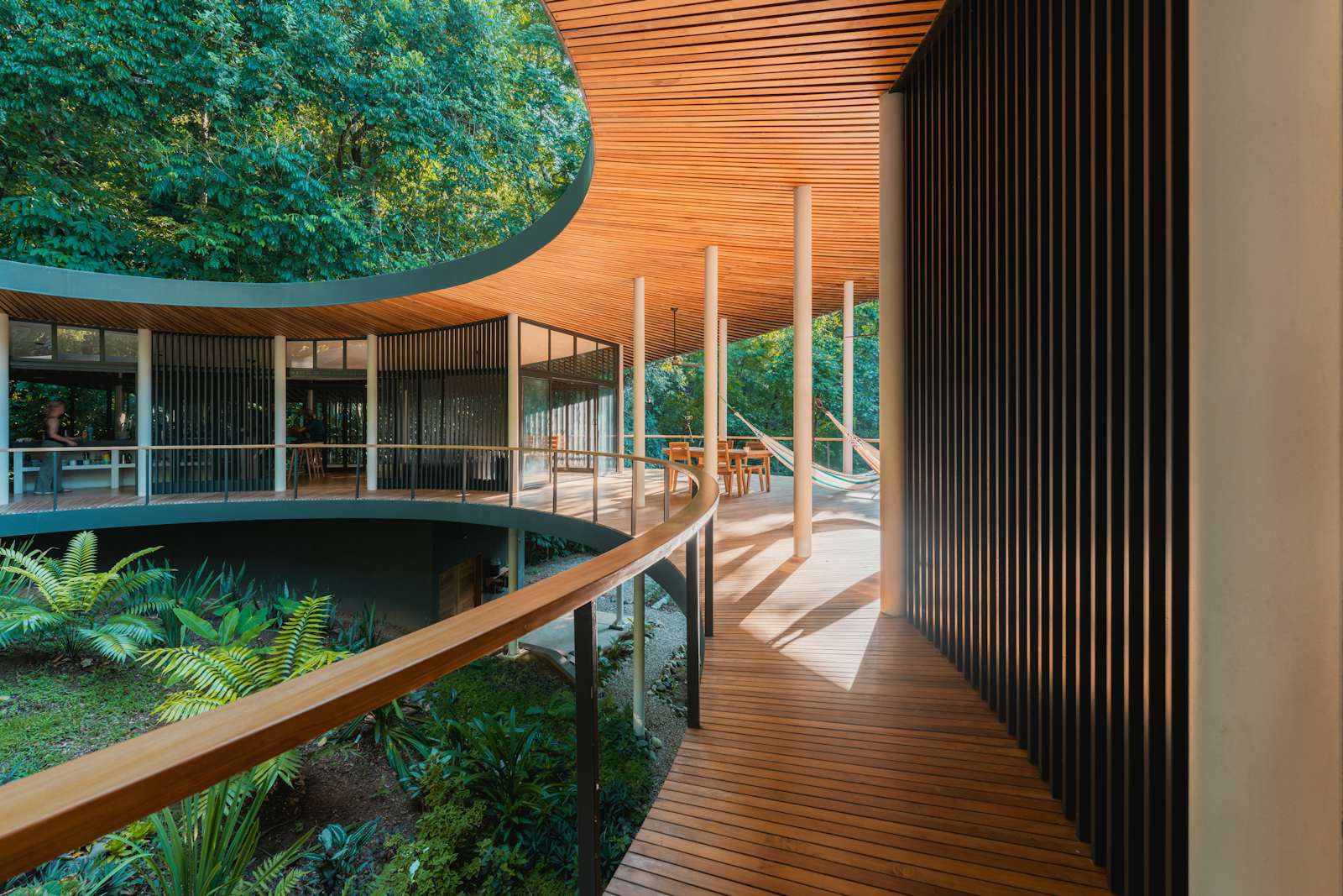 Photo 12 of 16 in Macaws and Howler Monkeys Are the Neighbors at This ...