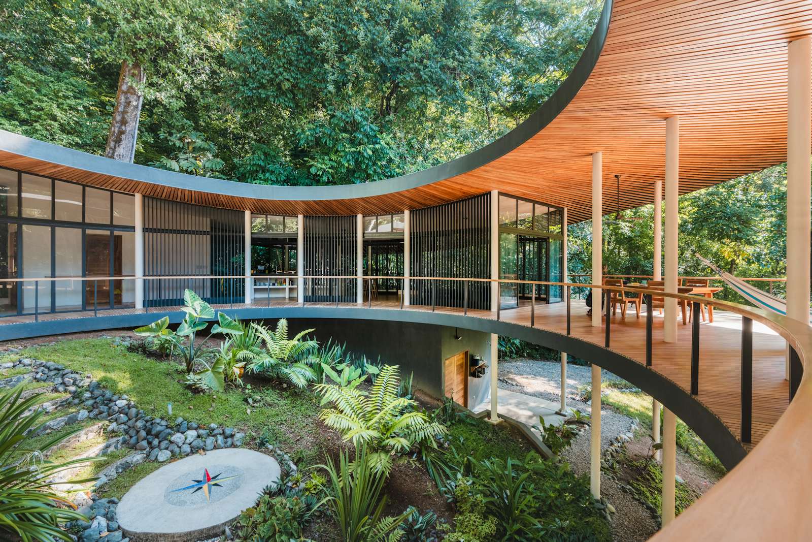 Photo 8 of 16 in Macaws and Howler Monkeys Are the Neighbors at This ...