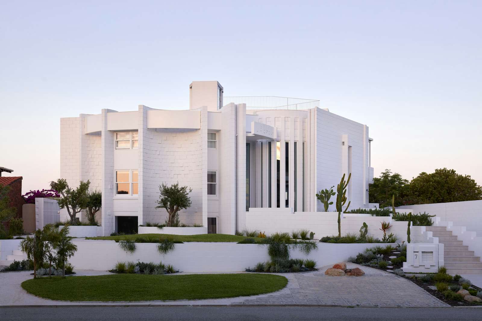 Photo 3 of 32 in Iwan Iwanoff Designed Some of Australia’s Most ...