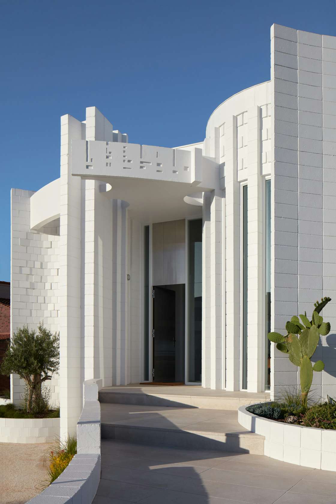 Photo 3 of 32 in Iwan Iwanoff Designed Some of Australia’s Most ...