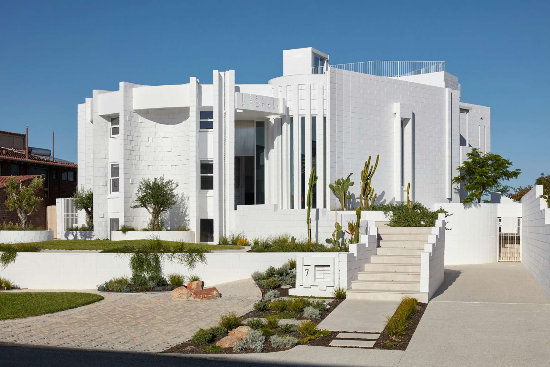 Photo 3 of 32 in Iwan Iwanoff Designed Some of Australia’s Most ...