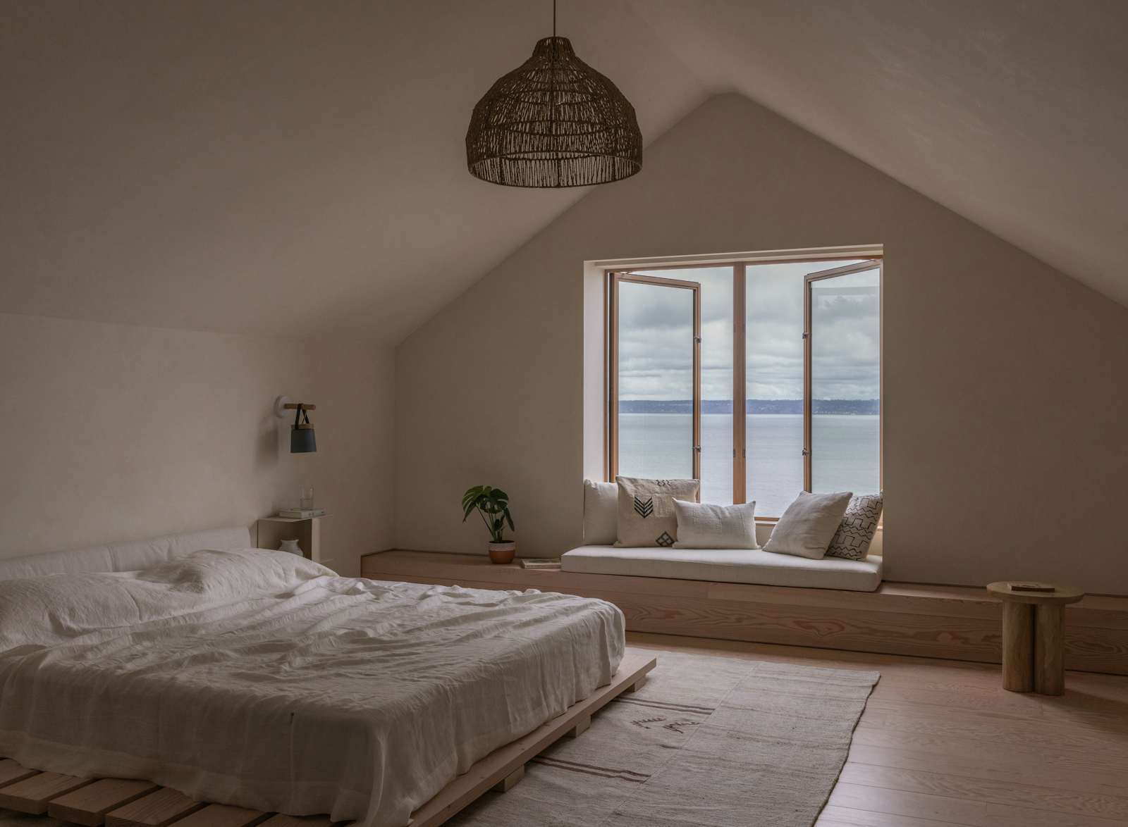 Photo 13 of 15 in This Renovated Family Cabin Feels Like It’s Hovering ...