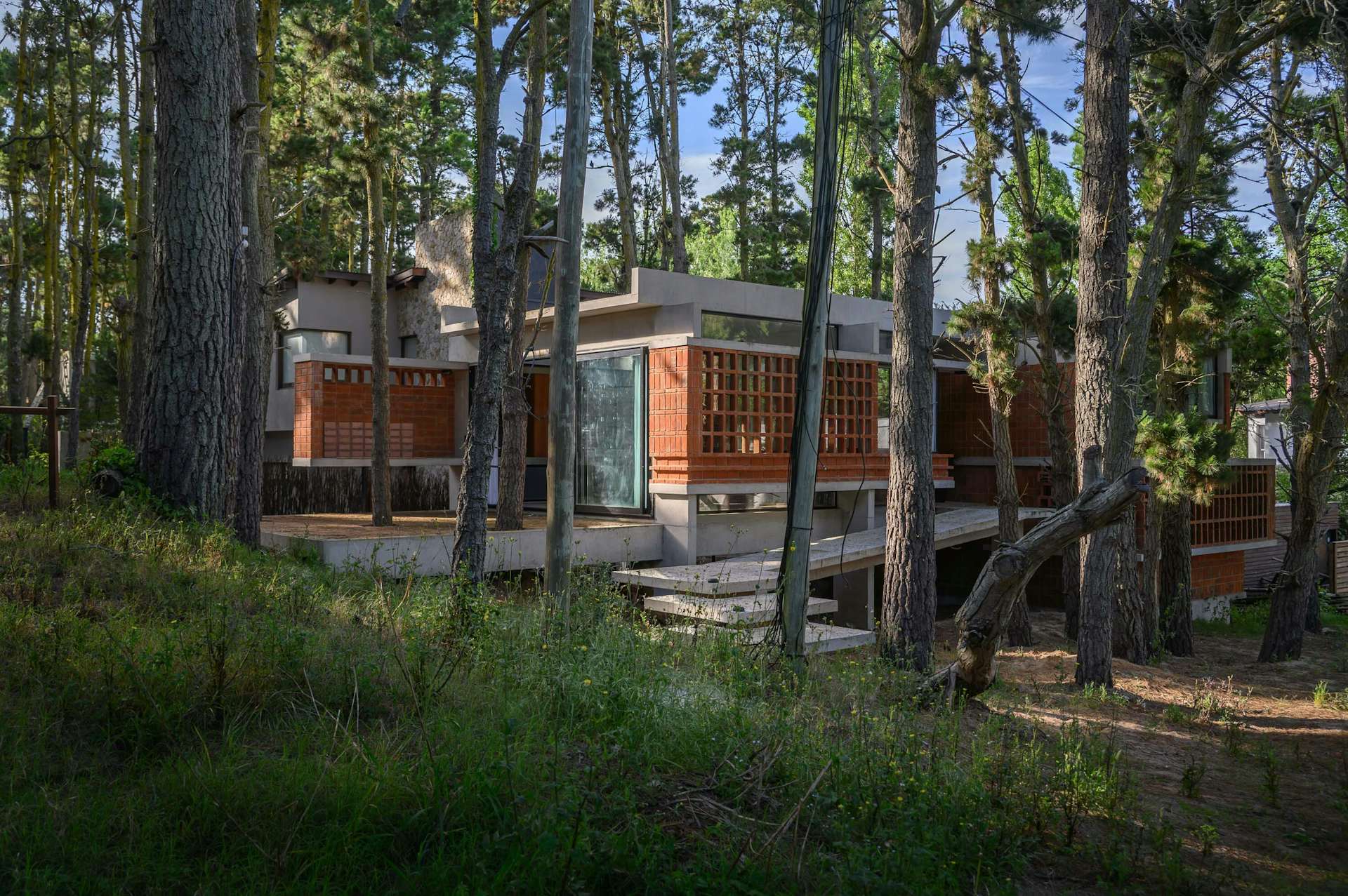 Photo 2 of 15 in A “No-Maintenance” Home in Coastal Argentina Rehashes ...