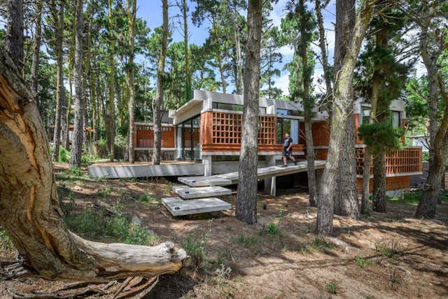 Photo 2 of 15 in A “No-Maintenance” Home in Coastal Argentina Rehashes ...