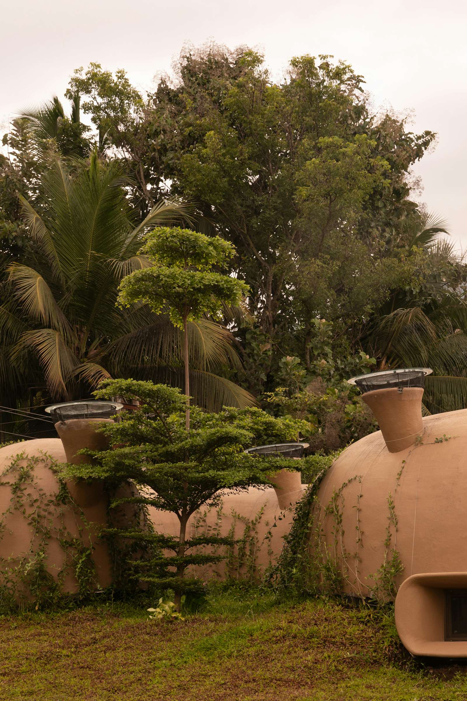 Photo 7 of 18 in This Mud Home in India Looks Like Something Out of ...
