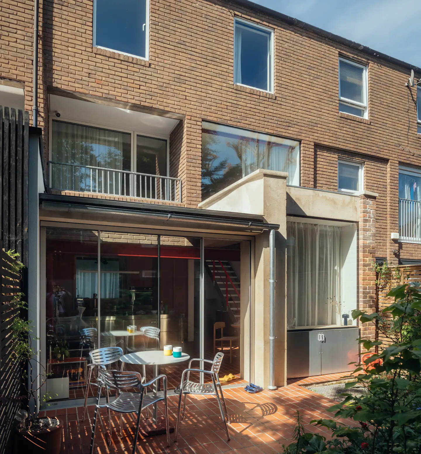 Photo 9 of 15 in Red Steel and Brick Enliven a ’70s Row House ...