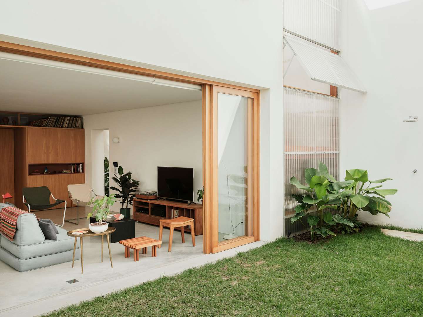 Photo 12 of 15 in This São Paulo Home’s Garage Is Now a Lush Entry ...