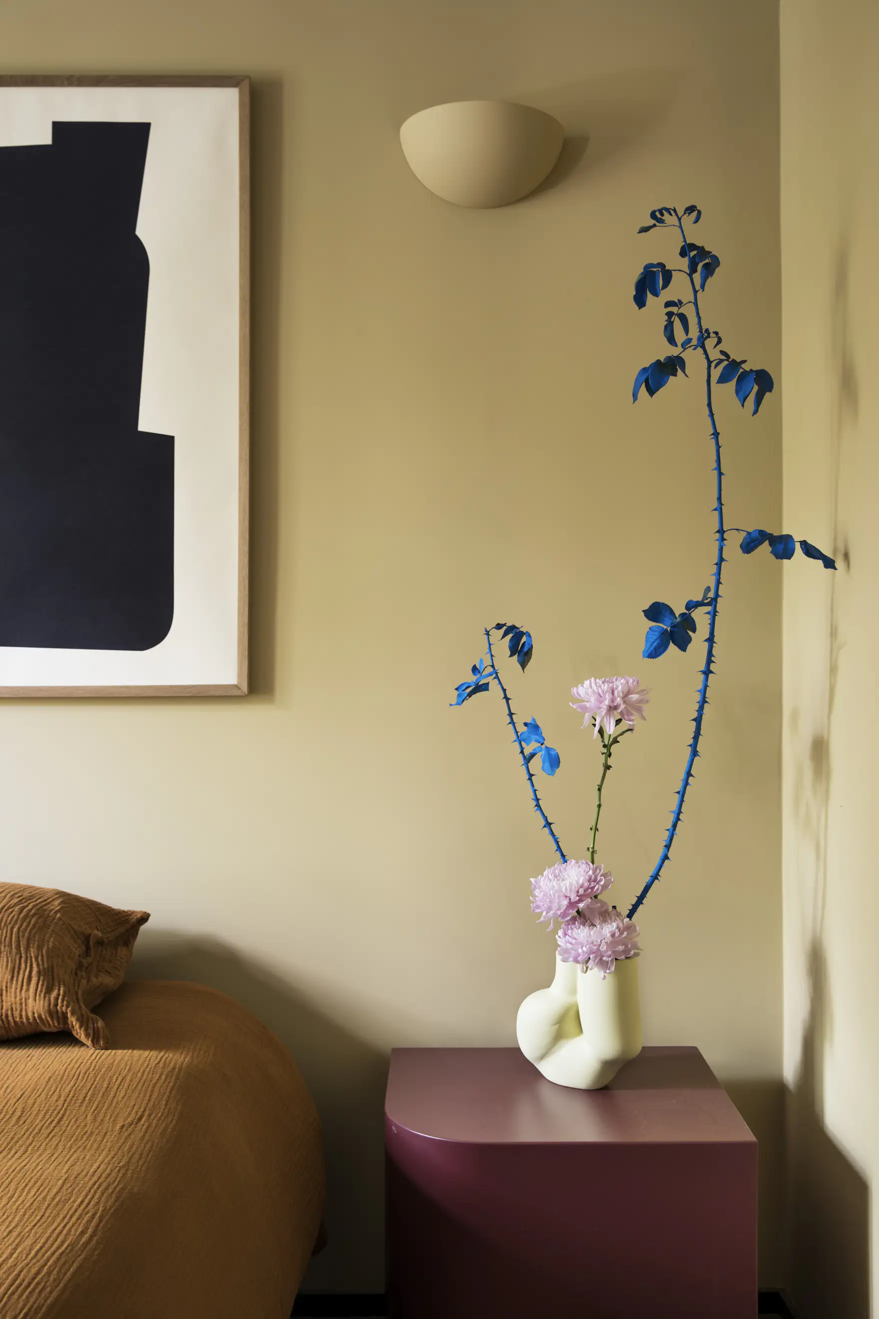 Photo 13 of 15 in A Crimson Curtain Makes This Madrid Flat Look Like a ...