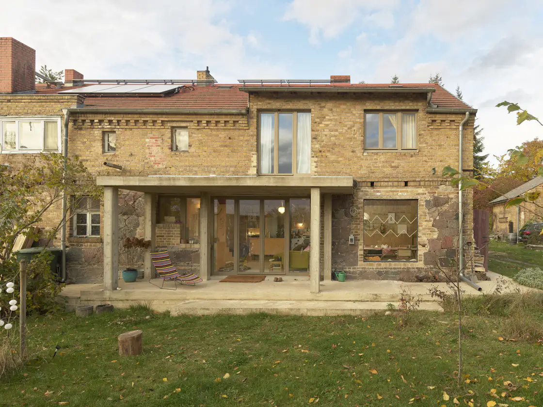 Photo 5 of 11 in This Farmhouse Near Berlin Came With a Tenant. The New ...